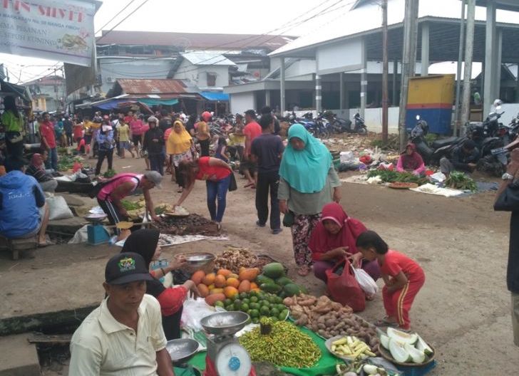 Pedagang Jualan Di Pinggir Jalan Lapak Pasar Tradisional Bermasalah