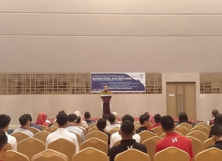 131 Karyawan Hotel dan Restoran Ikut Uji Kompetensi — Suarapemredkalbar.com