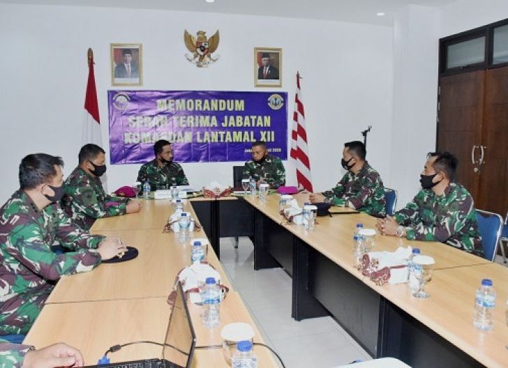 Penyerahan Memorandum Danlantamal XII, dari Laksma TNI Agus Hariadi ...