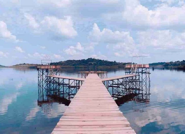 Ramai Pengunjung saat Libur, Obyek Wisata Danau Laet Sanggau Pilihan ...