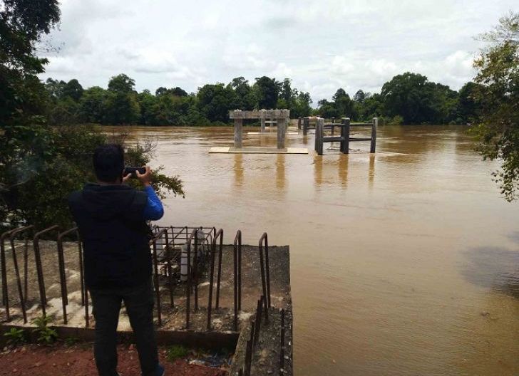 Ditargetkan Selesai pada 2021, Angkutan Rangka Jembatan Melawi 2 Tuntas ...