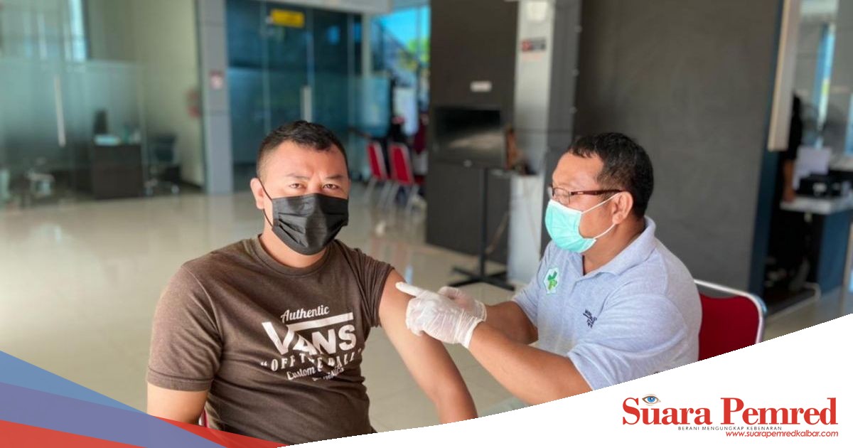 60 Orang Disuntik Vaksin Covid-19 di Cabjari Entikong ...