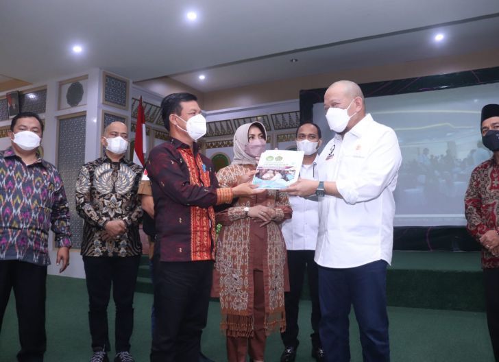 Dewan Serahkan Progres Penegerian IAIS Sambas kepada Ketua DPD RI ...