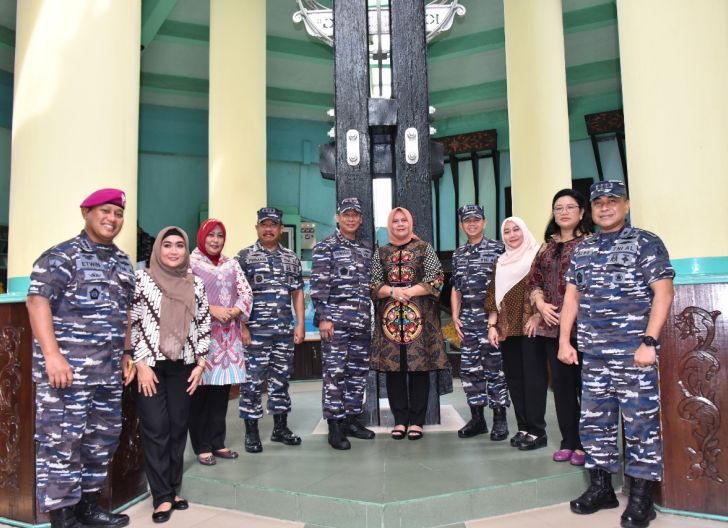 Danlantamal XII Dampingi Dansekoal Berkunjung ke Icon Pontianak ...