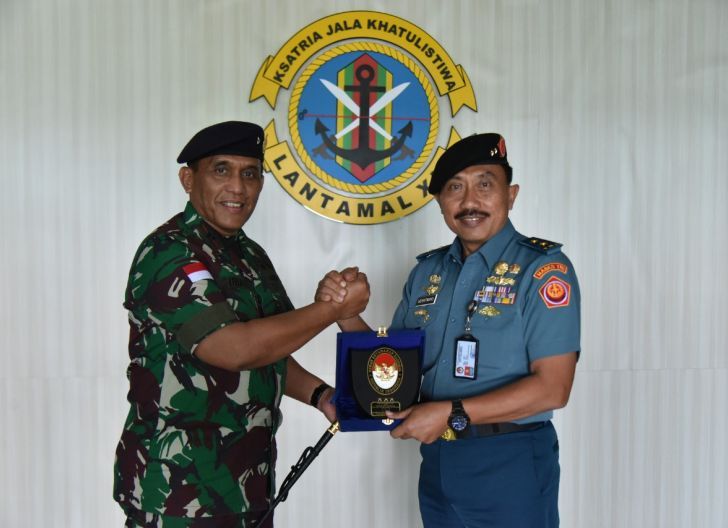 Bahas Pemberdayaan Masyarakat di Perbatasan, Danlantamal XII Laksma TNI ...