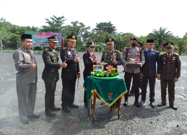 Dandim 1202/Skw Hadiri Upacara HUT ke-77 TNI Tahun 2022 di Mako Brigif ...
