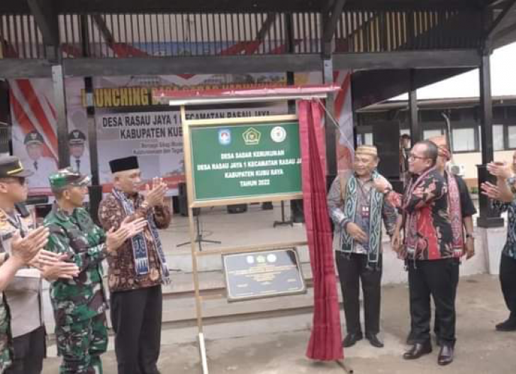 Damai dalam Ragam Agama dan Etnis, Rasau Jaya I Jadi Desa Sadar ...