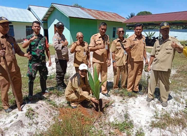 Peringati Hari Desa Asri Nusantara, Babinsa Koramil Marau Turut Serta ...