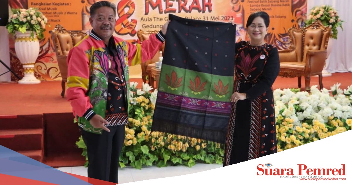 Bupati Sanggau Buka Festival Batik Sabang Merah — Suarapemredkalbar.com