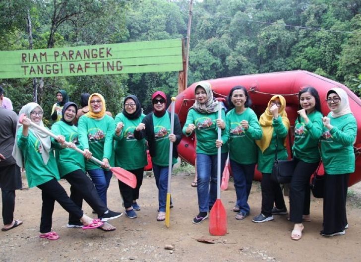 Nikmati Keindahan Riam Parangek, Lismaryani Ajak Warga Liburan di ...