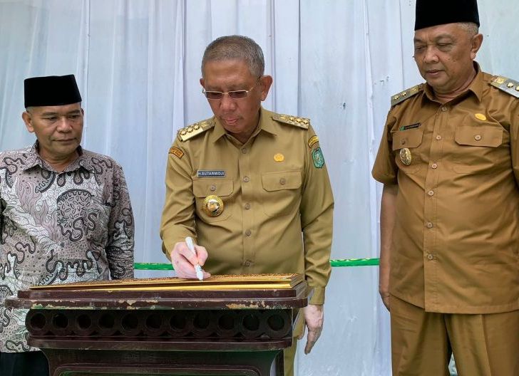 Gubernur Sutarmidji Resmikan Masjid Jami Mujahidin Karimunting ...