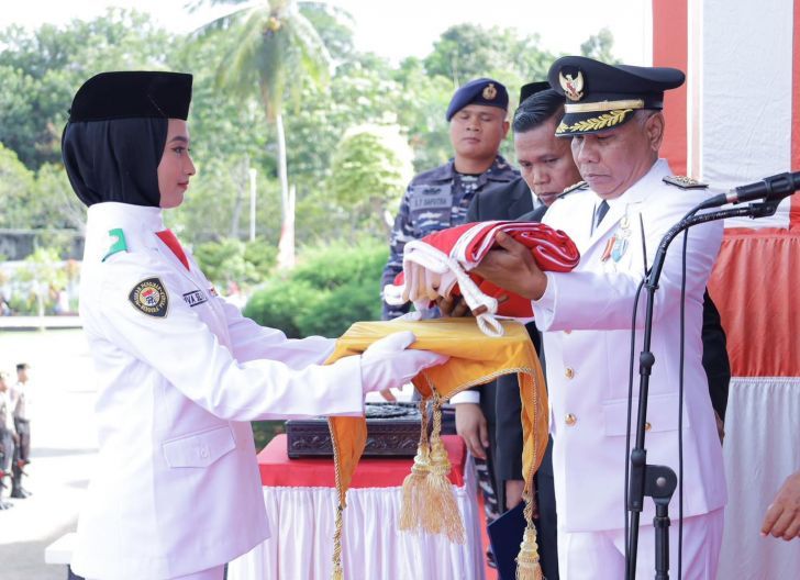 Martin Jadi Inspektur Upacara Penaikan Bendera HUR RI ke-79 Tahun ...
