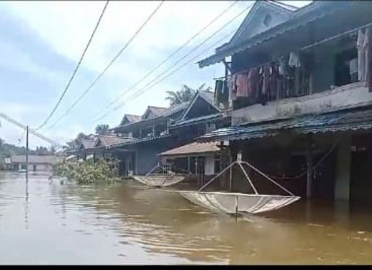 Tayan Hilir Dikepung Banjir, Pemukiman Warga Terendam ...