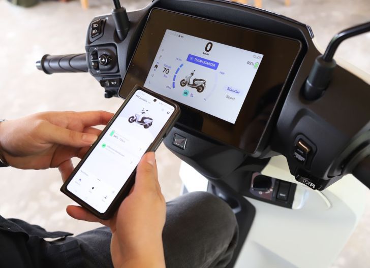 RoadSync Duo Tampilkan Panduan Arah di Layar Panel TFT, Sepeda Motor ...