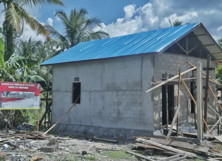 Pemasangan Atap Rampung, Dan Satgas Optimis Rumah Layak Huni Milik Pak ...